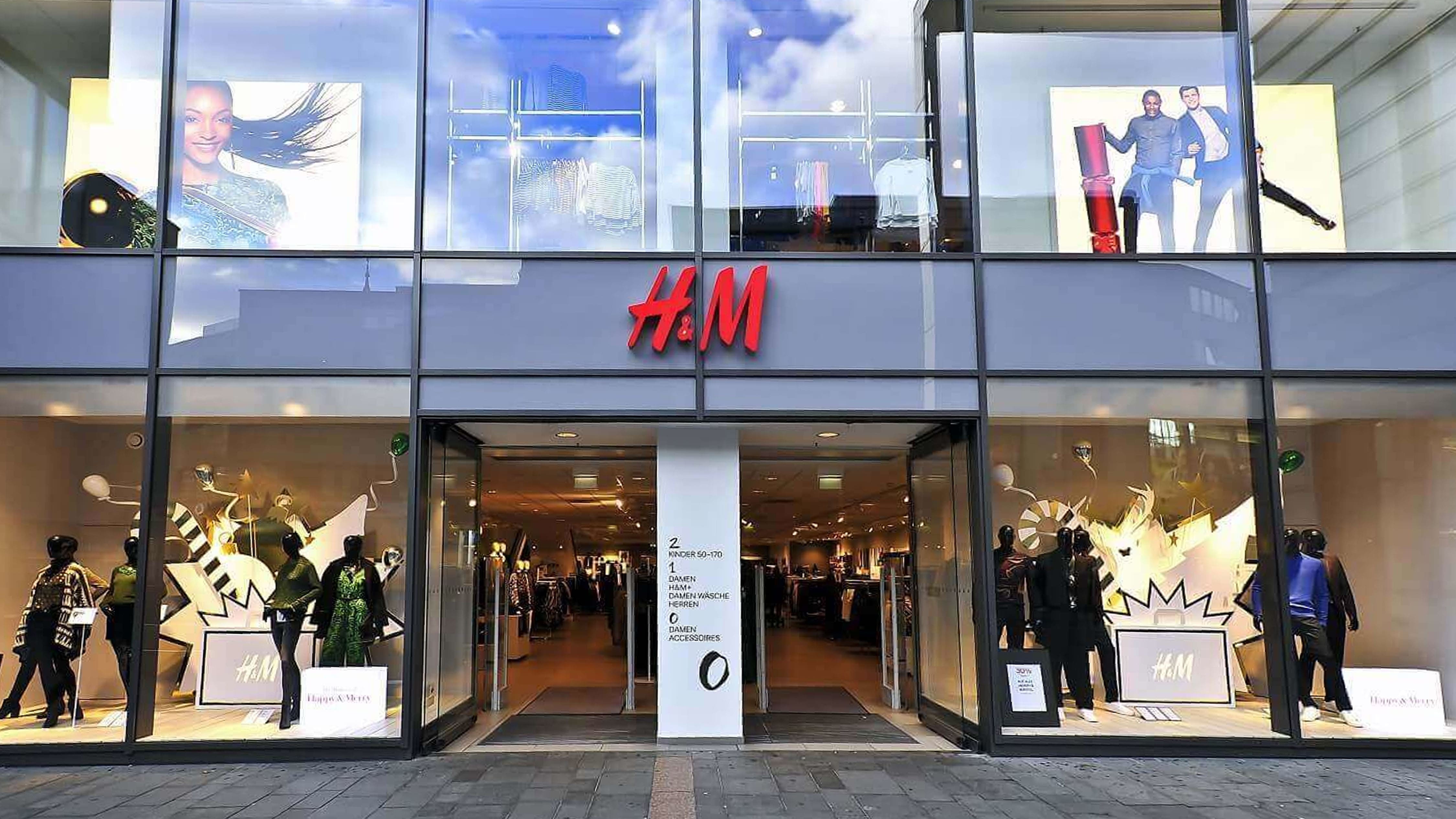 Frameless & Toughened Glass Shopfront Solution London, UK